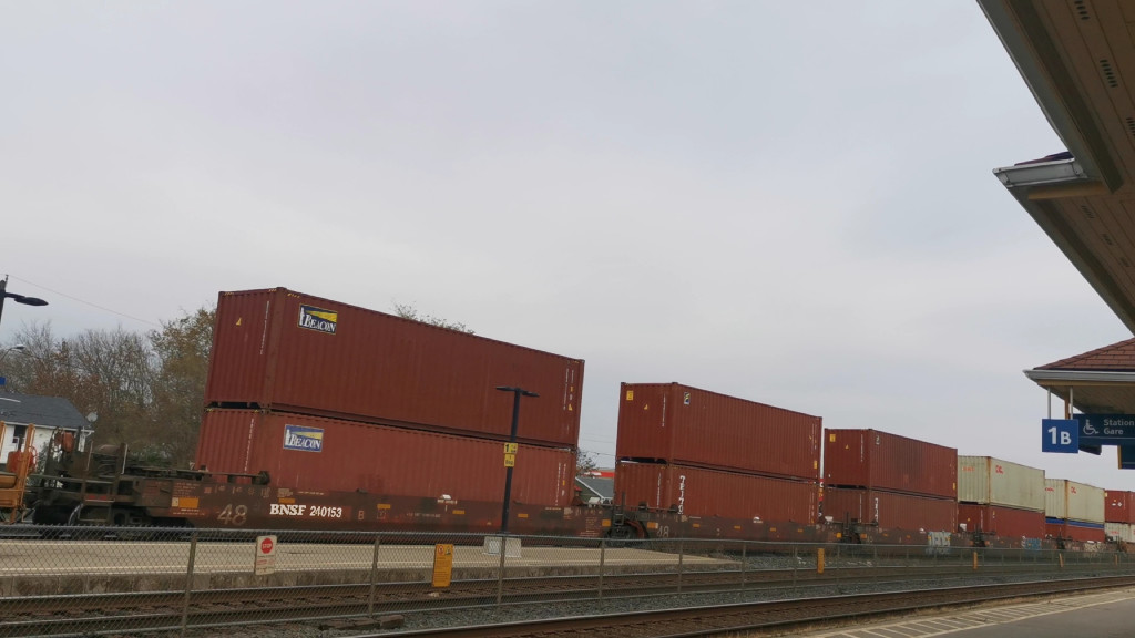 BNSF 240153 (5 Section Well Car Altogther)